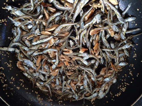 Cá mòi Niboshi rang nước tương Nhật