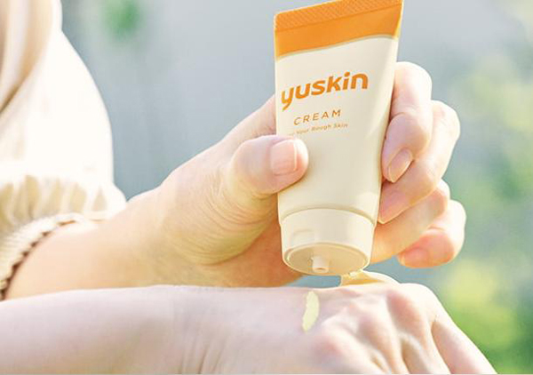 Kem dưỡng da cấp ẩm Yuskin 80g (Trị và ngăn ngừa khô da, nứt nẻ)